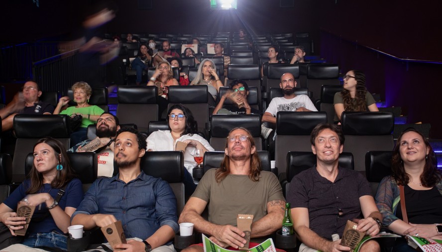 Sessão secreta: rede de cinemas exibe filme inédito em salas do Brasil ...