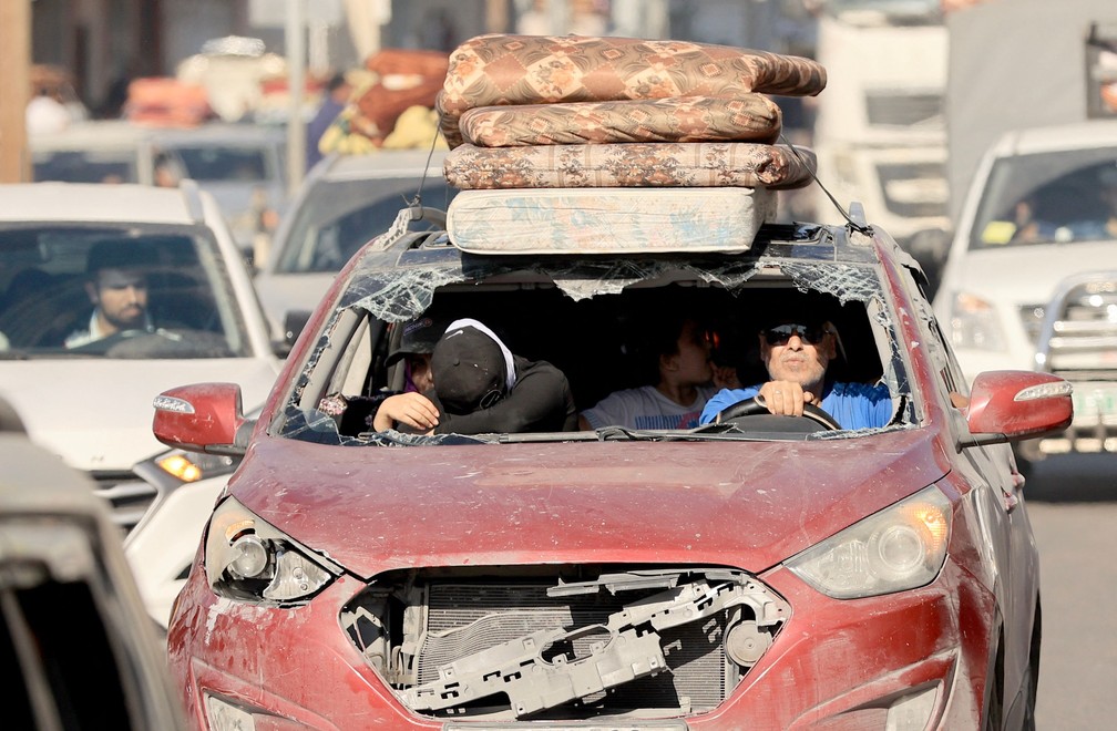 Imagens mostram fuga dramática de palestinos do norte de Gaza após ...