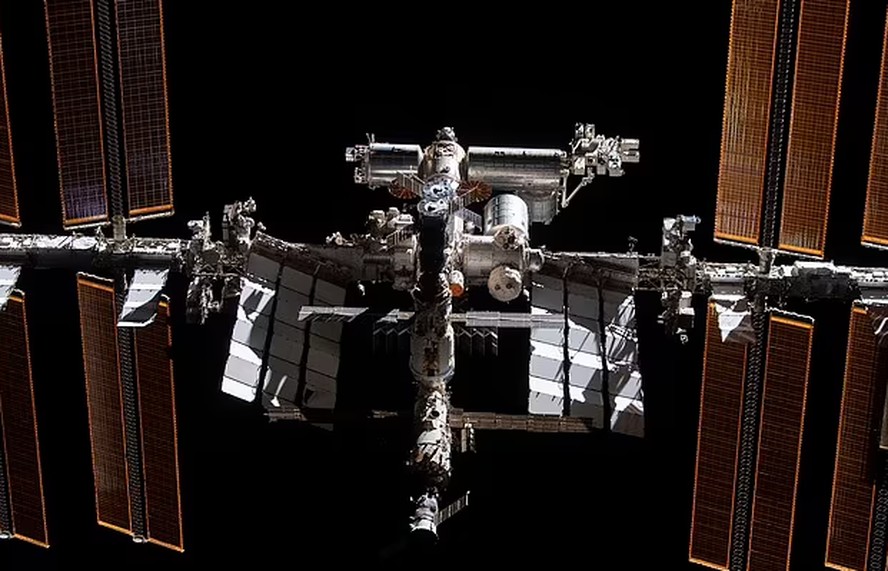 Estação espacial em risco: rachaduras e vazamentos levam Nasa a ...