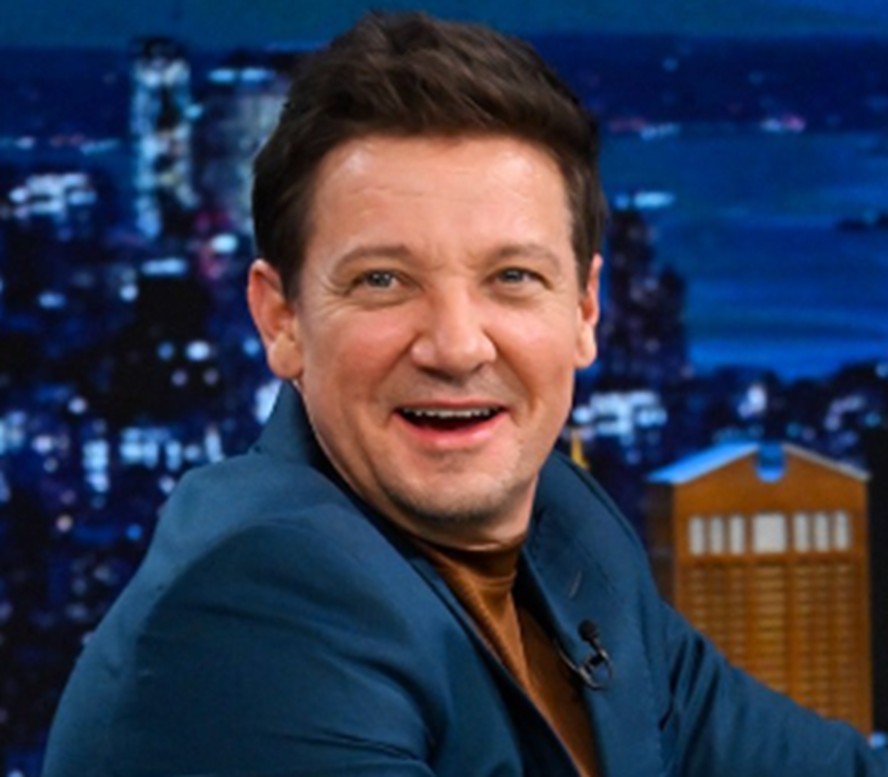Jeremy Renner fala do retorno ao trabalho após acidente gravíssimo ...