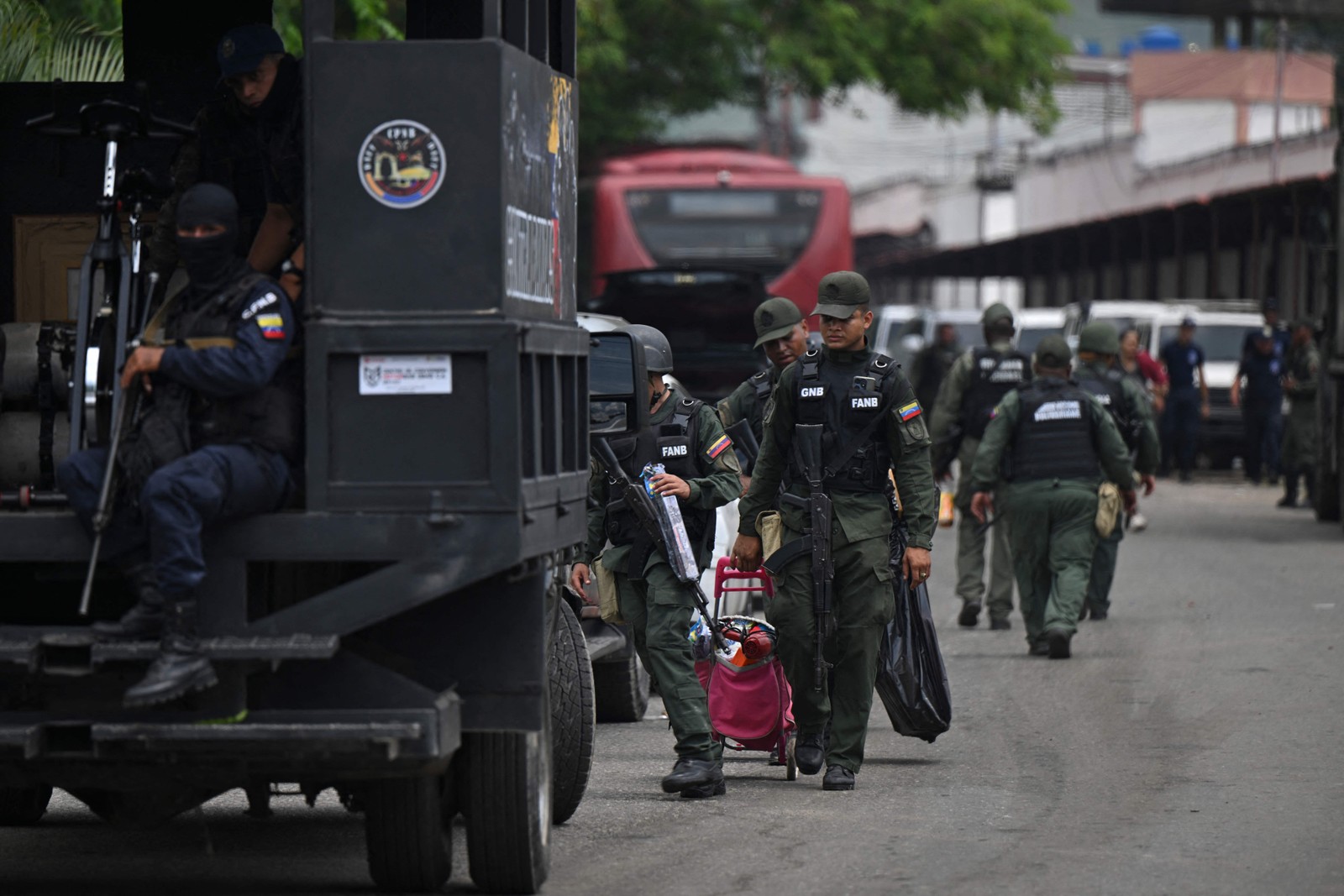 Venezuela destaca 11 mil agentes para desmantelar quadrilha que opera ...