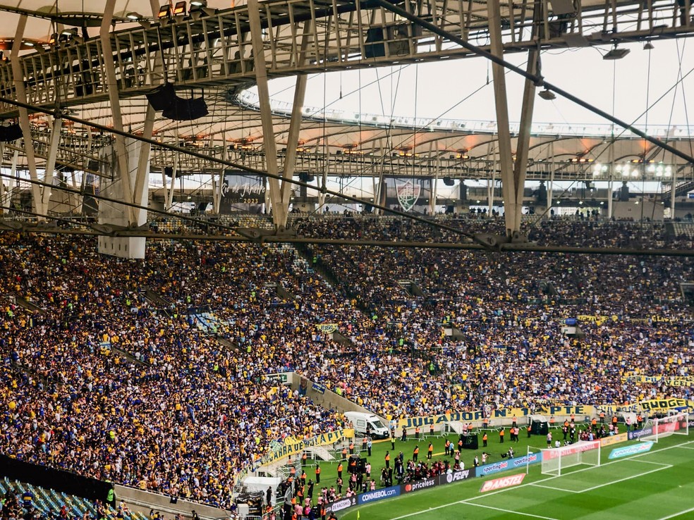 Fluminense ou Boca Juniors, quem tem mais torcida no Maracanã? Veja fotos e compare