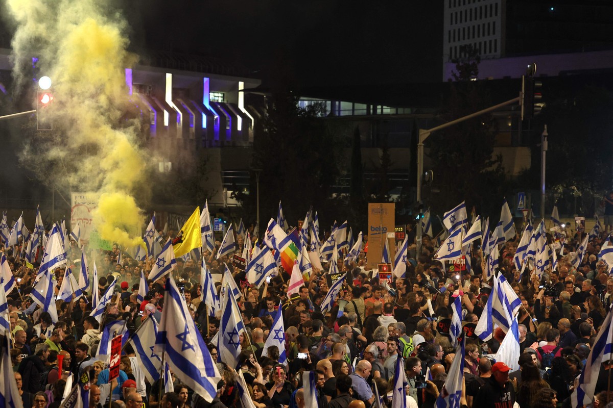Pelo segundo dia consecutivo, dezenas de milhares protestam em Israel ...