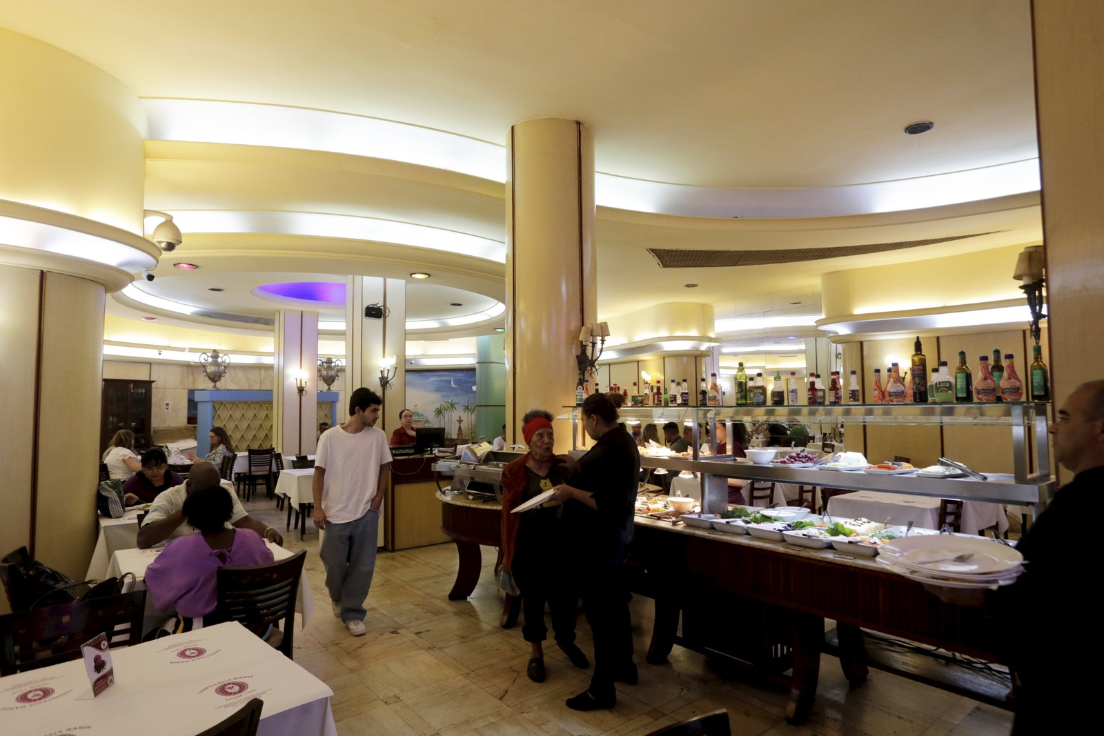 Apresentadora argentina desativa rede social após deboche sobre cabelo ...