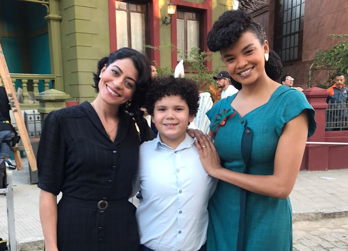 Carol Castro, Lucy Ramos e Davi Queiroz posam nos bastidores de ‘Amor ...