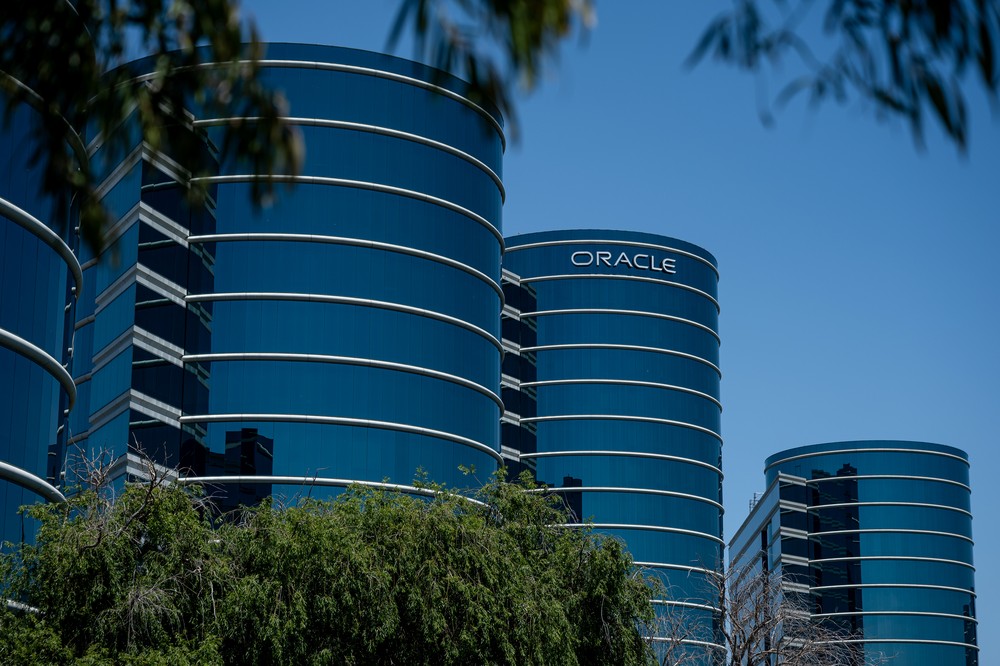Oracle termina o dia em alta de quase 36%: o que impulsionou as ações e ...