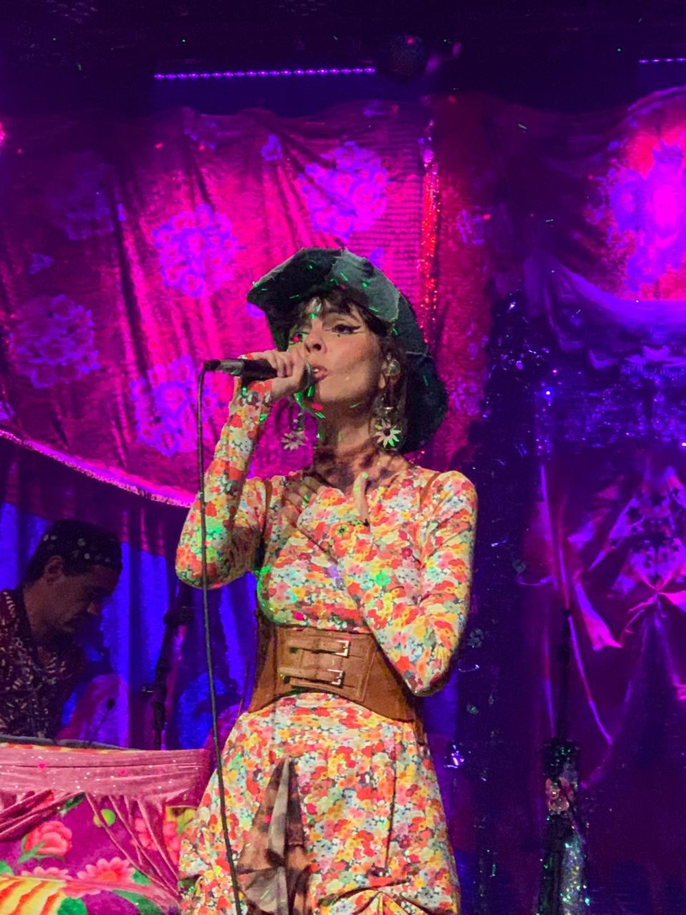 Mãeana lança versão de 'Retrato em branco e preto' e diz que 'perdoa ...