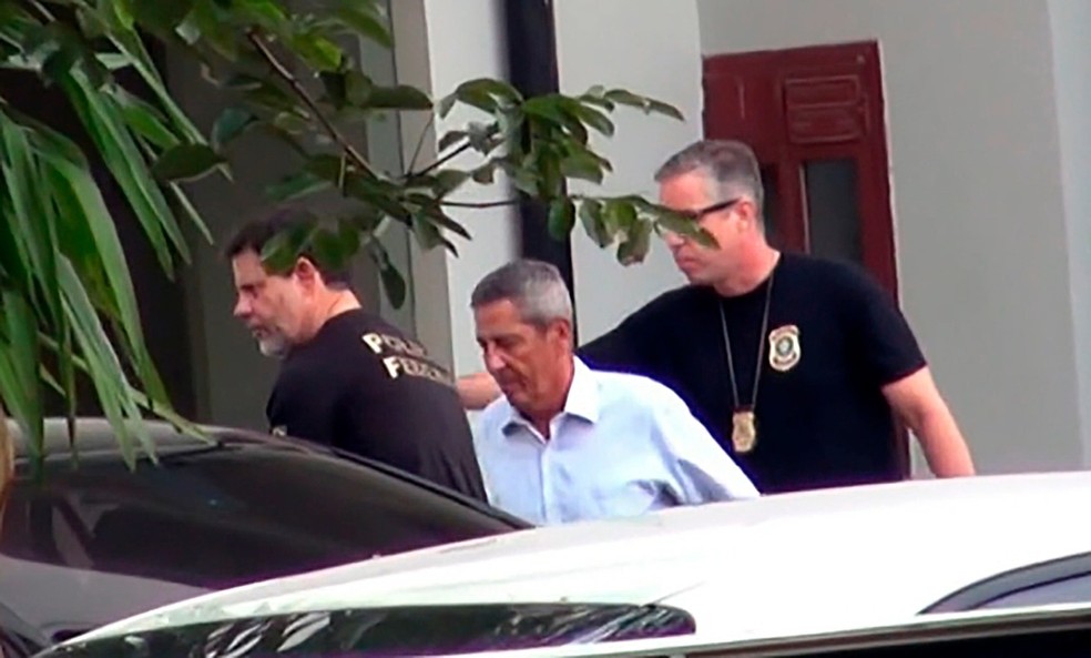 Delatado por tenente-coronel, Braga Netto foi preso no El Cid, erguido ...