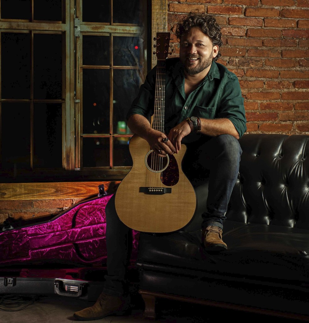 Léo Pinheiro, revelação do 'The voice', canta no Teatro Cesgranrio