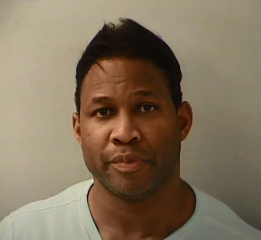 Americano que fingiu ser príncipe de Gana e aplicou US$ 800 mil em ...