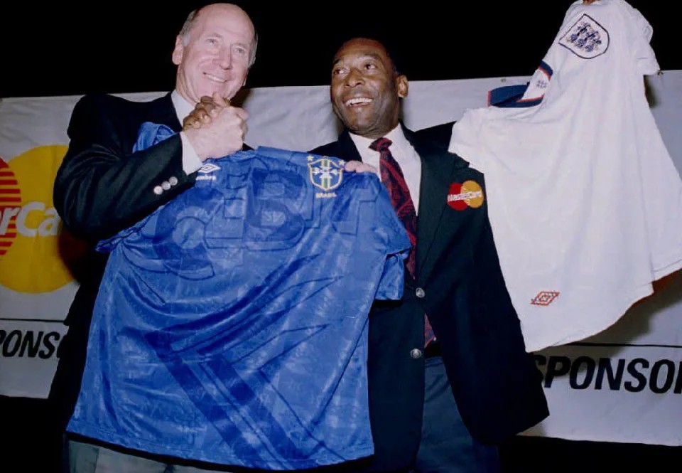Morre Sir Bobby Charlton, ícone do futebol inglês e do Manchester ...