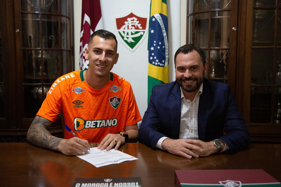 Fluminense anuncia a contratação de Vitor Mendes, ex-Atlético-MG, e ...