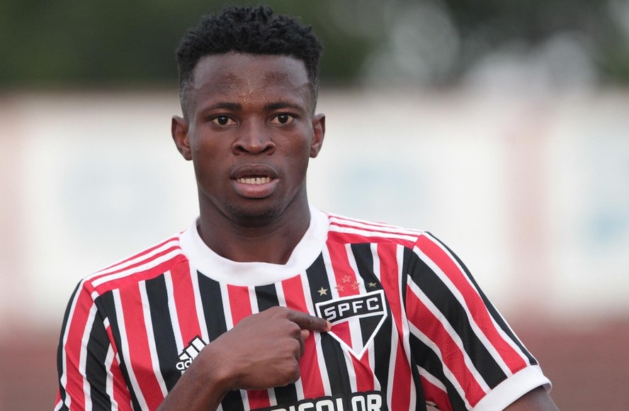 No Ramadã, atacante do São Paulo concilia jogos e jejum de água e ...