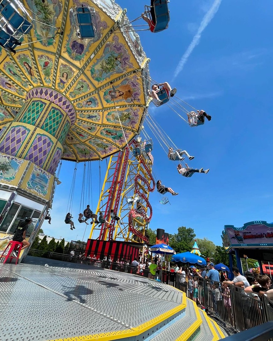 Homem é esfaqueado após discussão em parque de diversões em Nova York ...