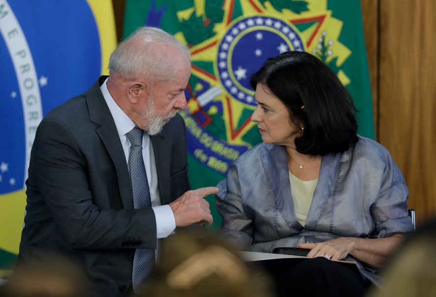 Nísia diz a aliados se sentir exposta e reclama da forma como foi ...