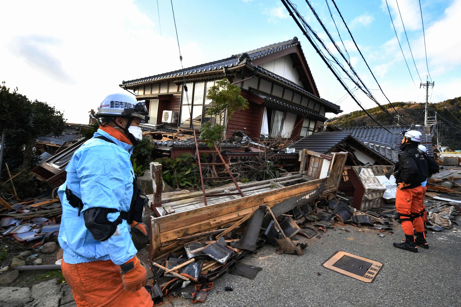 Vídeos mostram momento em que terremoto de magnitude 7,1 atinge o Japão