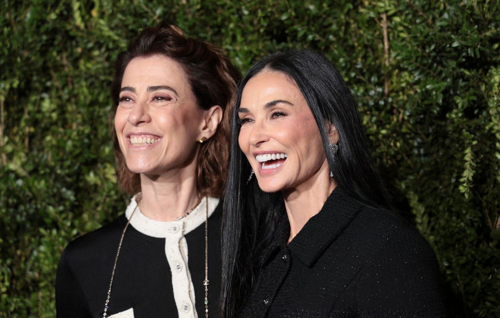 Fernanda Torres posa com Demi Moore em evento pré-Bafta, em Londres ...