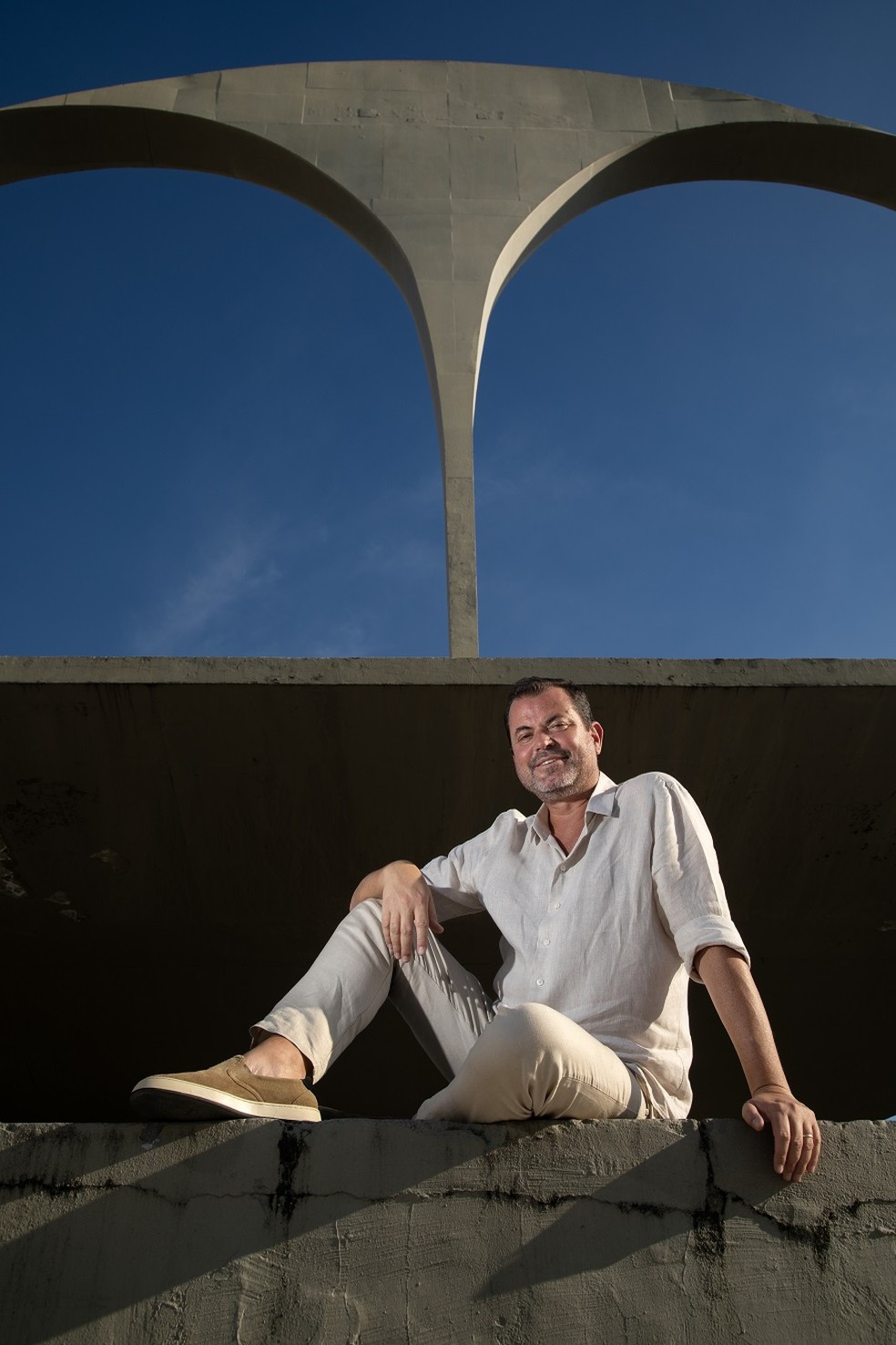 Miguel Pinto Guimarães lança livro sobre 16 carnavalescos icônicos e a ...