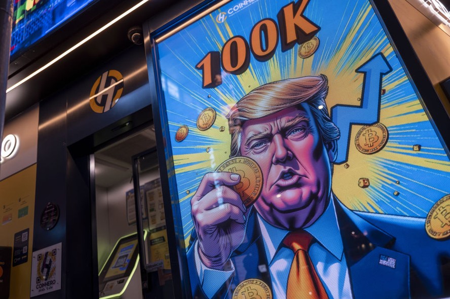 Memecoin de Trump já pode ser usado para comprar relógios e tênis