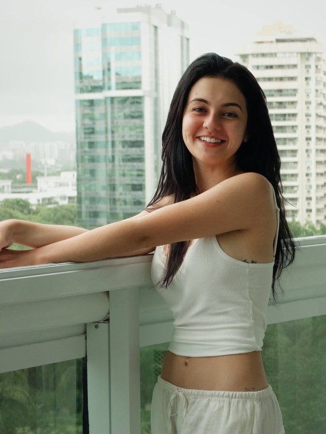 Klara Castanho encanta seguidores com look despojado: 'Que gata'