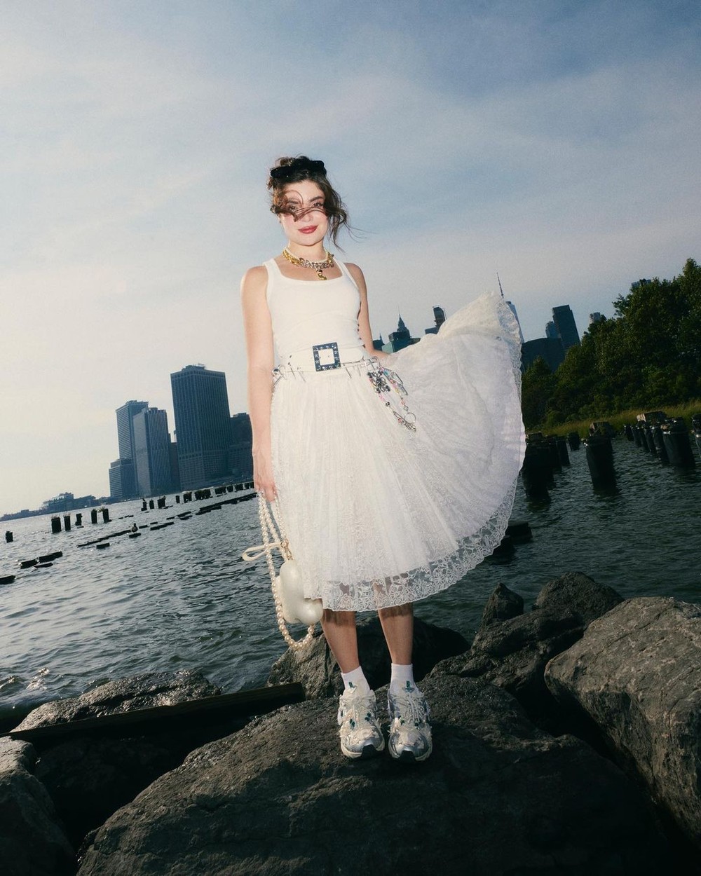 Toda grifada, G-Kay se prepara para conferir os desfiles da Semana de ...