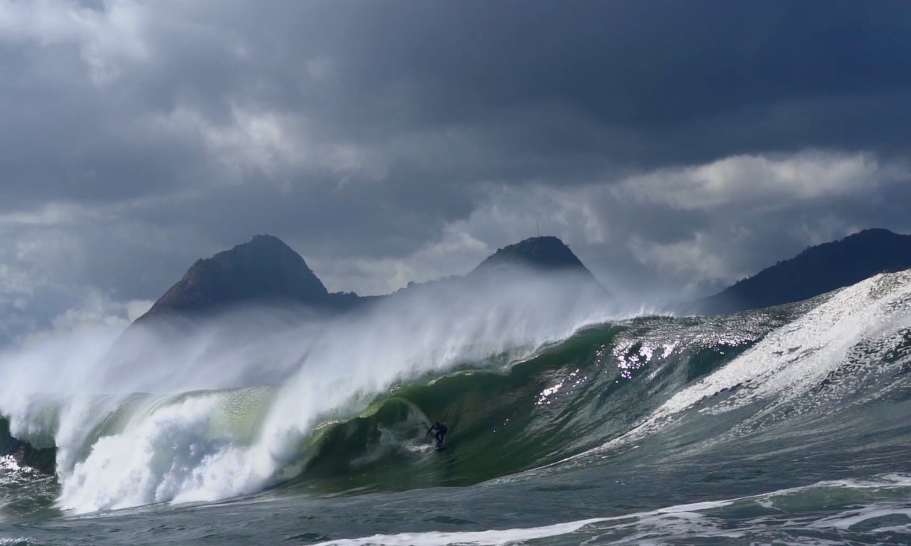 Ciclone desperta a Laje da Besta, onda rara no Rio de Janeiro