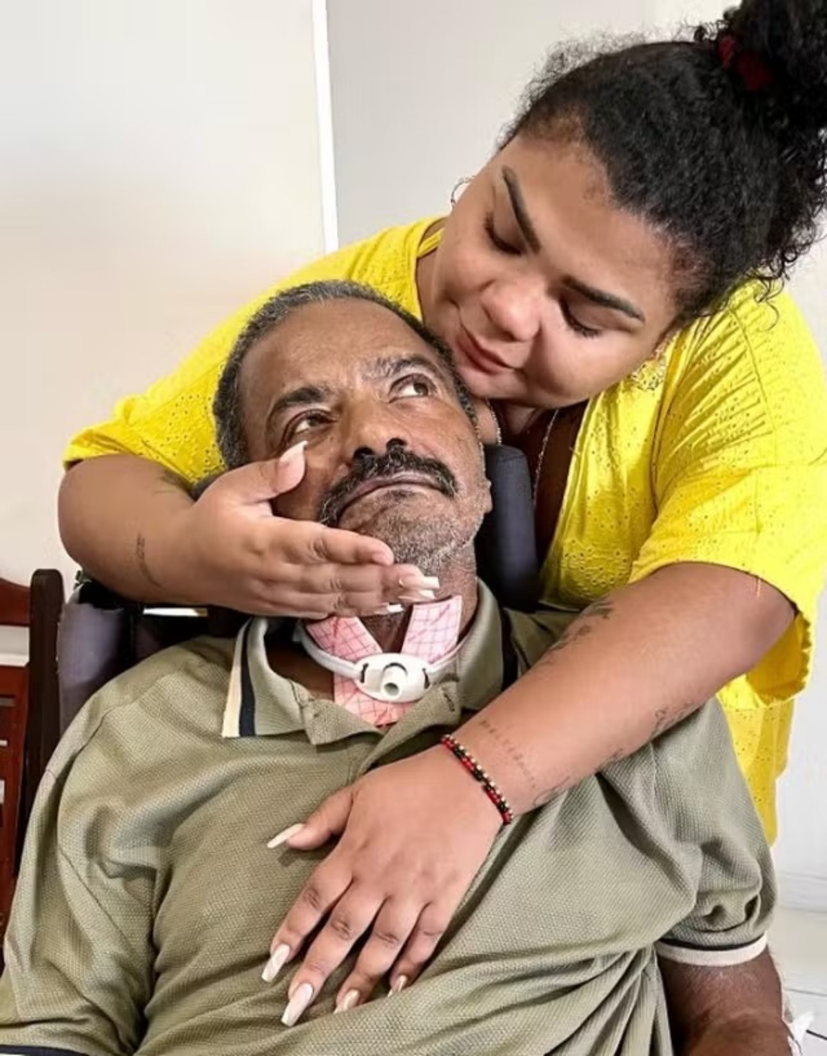 Após velório na quadra do Império Serrano, Arlindo Cruz é enterrado em ...