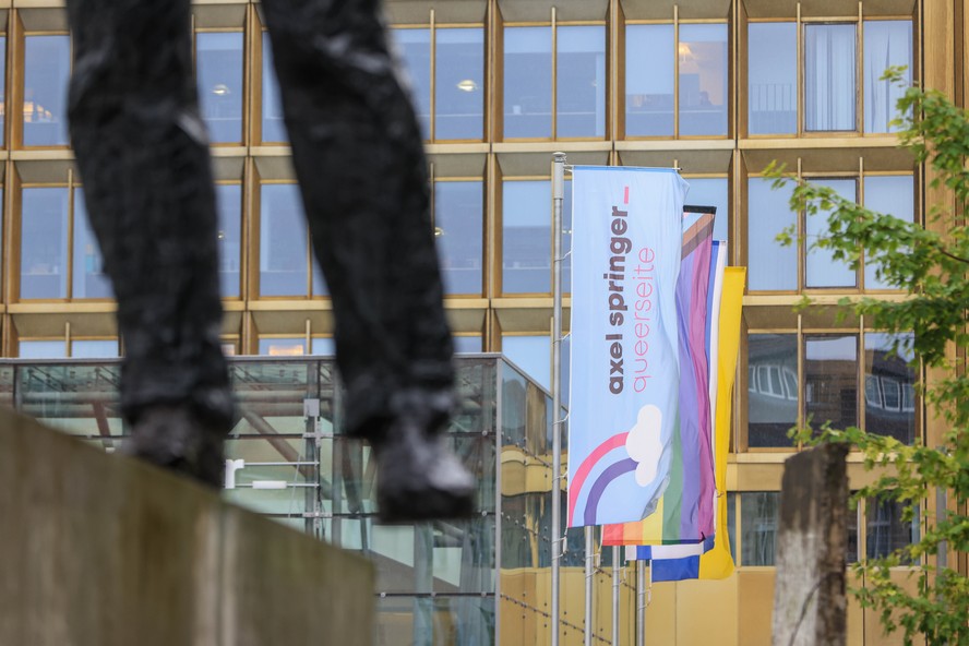 KKR e grupo alemão de mídia Axel Springer chegam a acordo de cisão