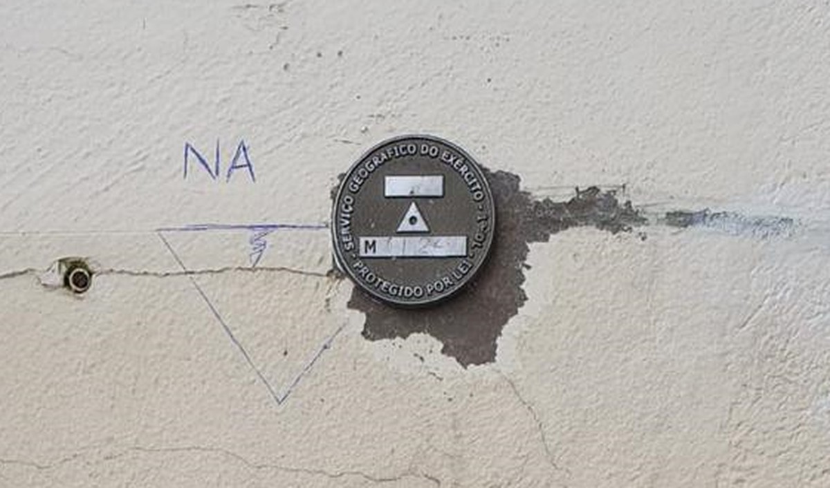 Placa instalada pelo Exército demarca elevação recorde do Guaíba e ...