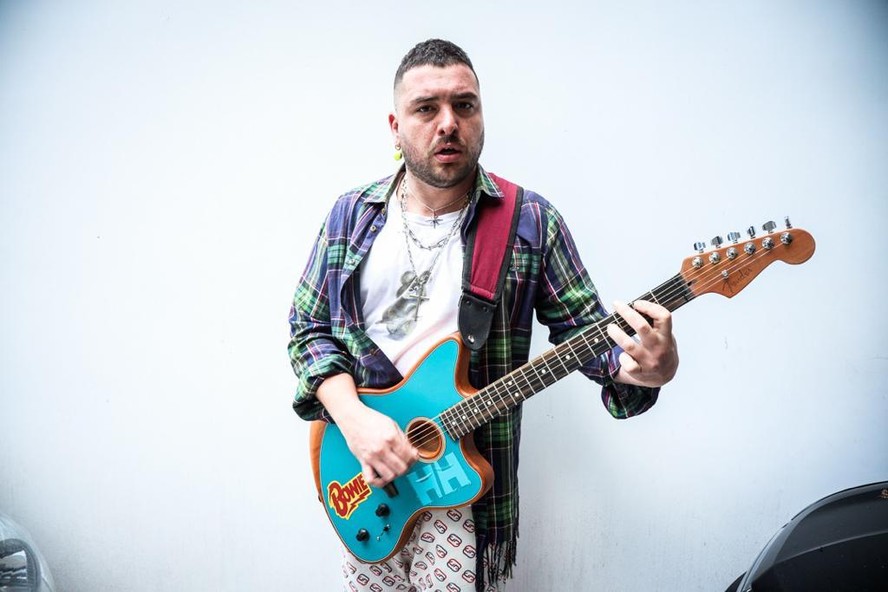 Cantor DeadCat faz show inédito no Brasil