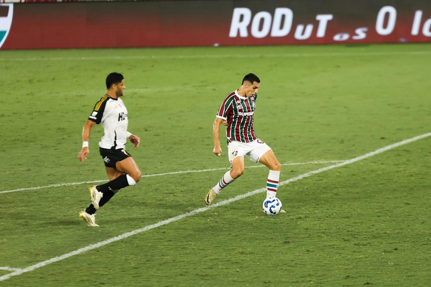 Fluminense atropela o Atlético no Maracanã e encosta no G6