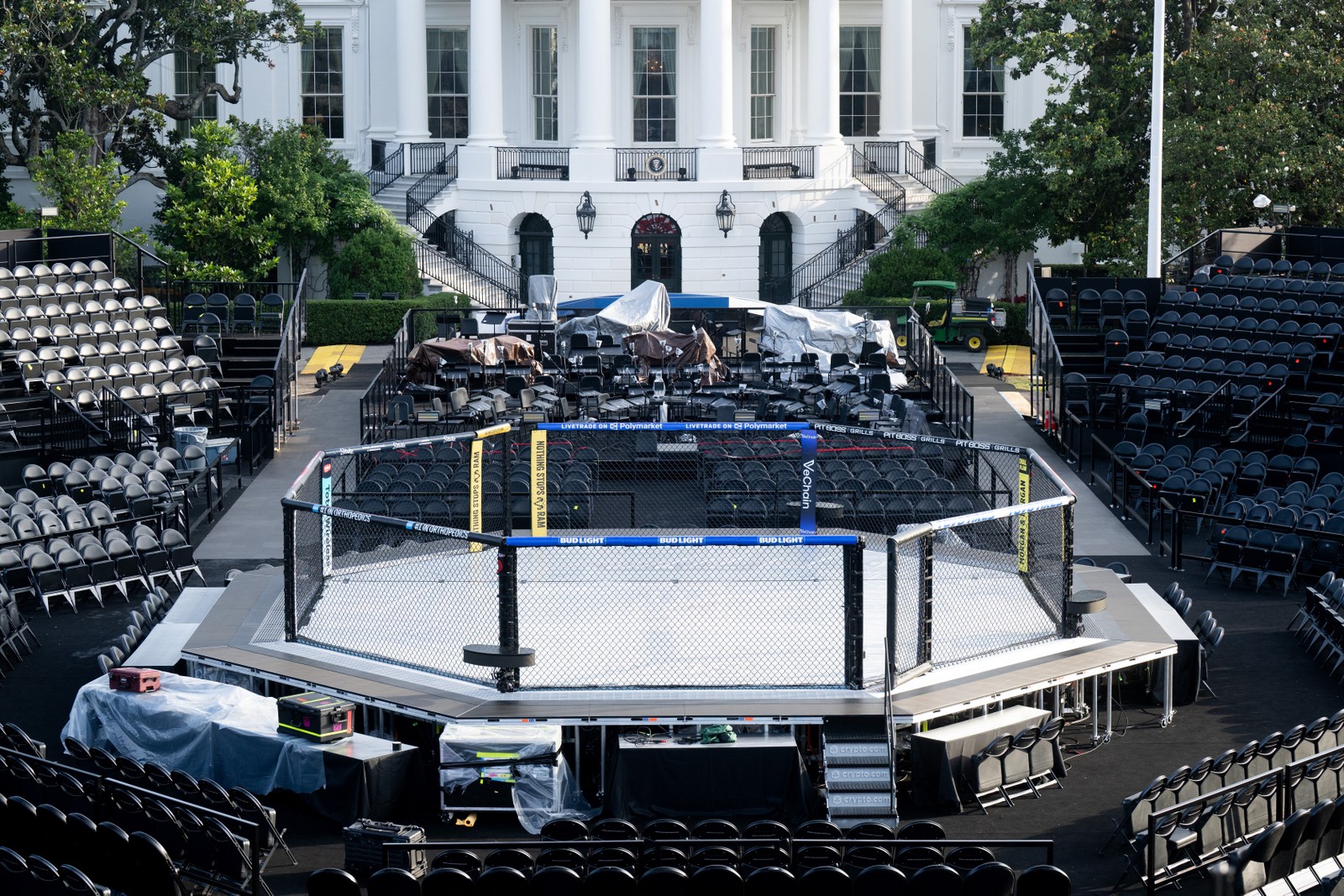 'The Claw': Ringue de luta do UFC para 80º aniversário de Trump é ...