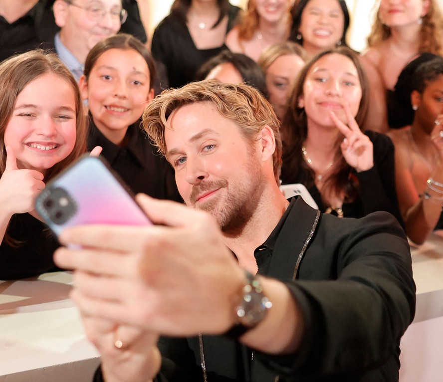 Tombo, selfie com Ken, beijinho nos amigos: o que as fotos oficiais do Oscar 2024 não mostram