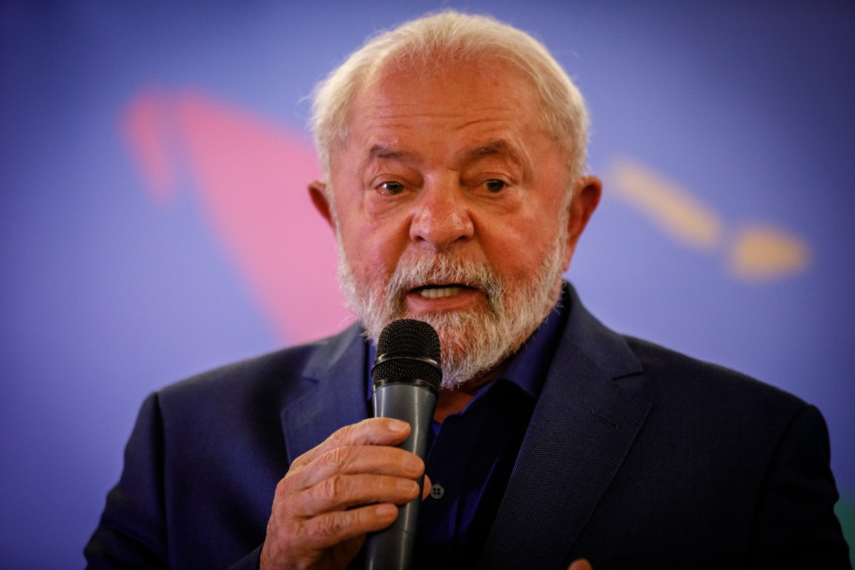 Lula afirma que 'não pode permitir que haja arsenais de armas na mão de ...