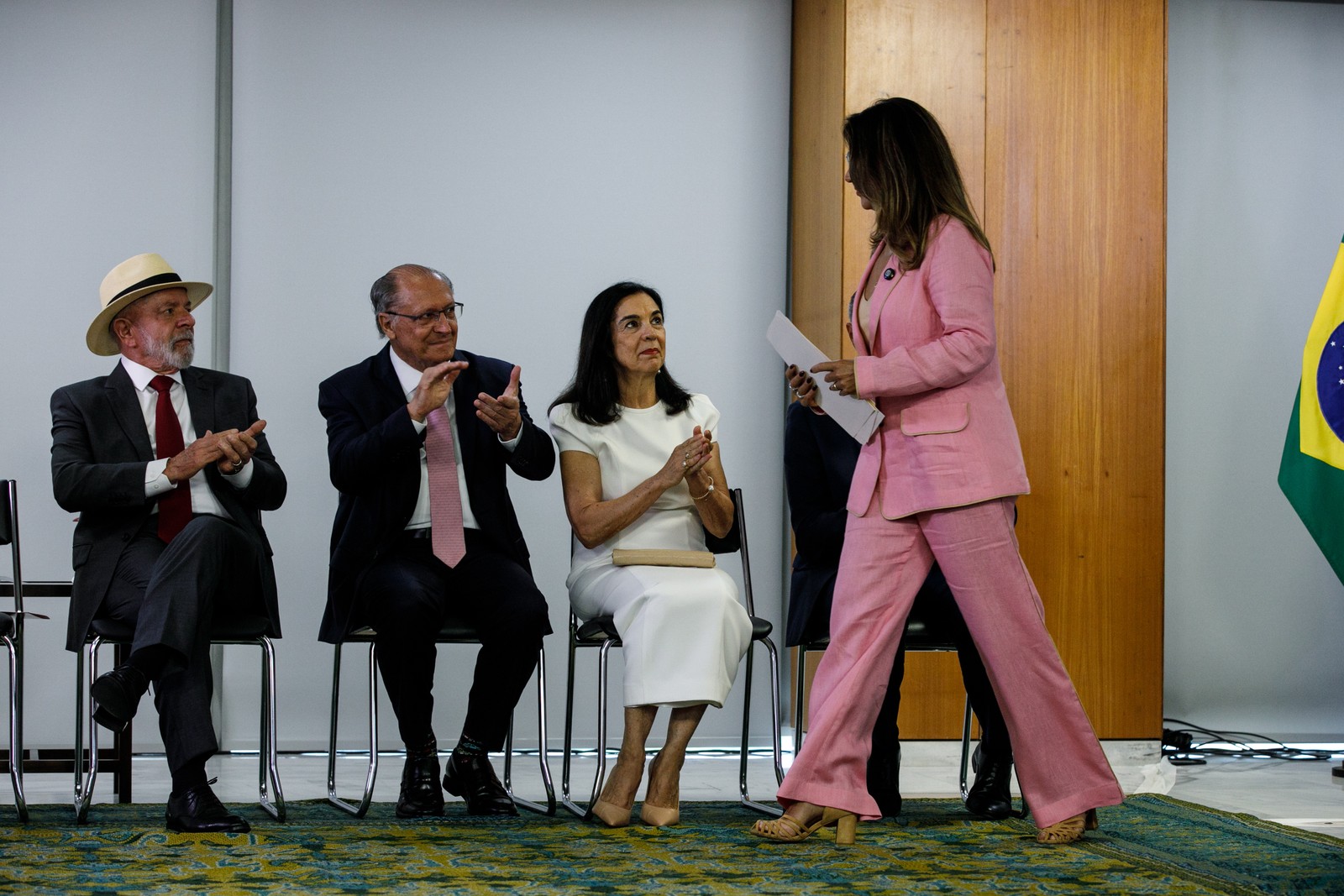 Lula se reúne com Sidônio em meio à onda de fake news sobre Pix