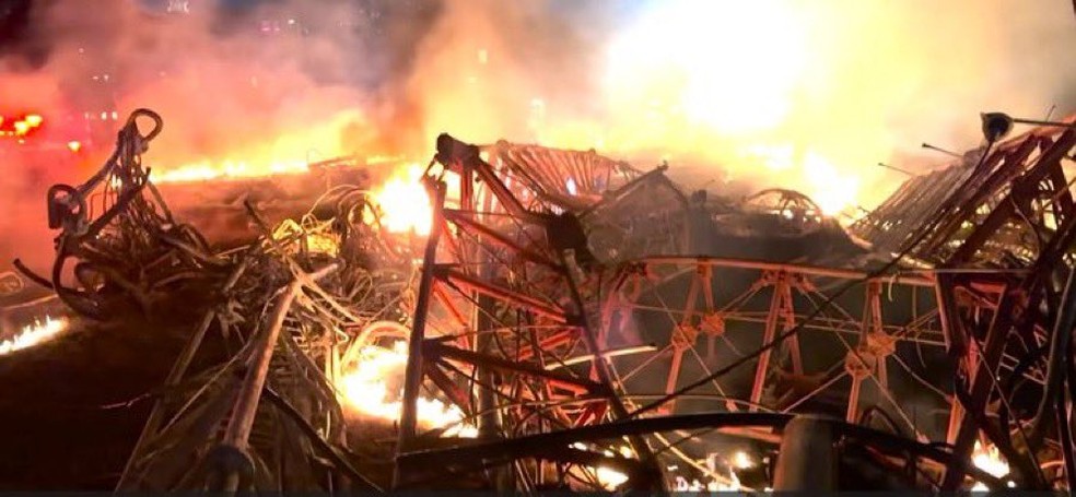 Helicóptero se choca com torre de rádio e explode matando várias ...