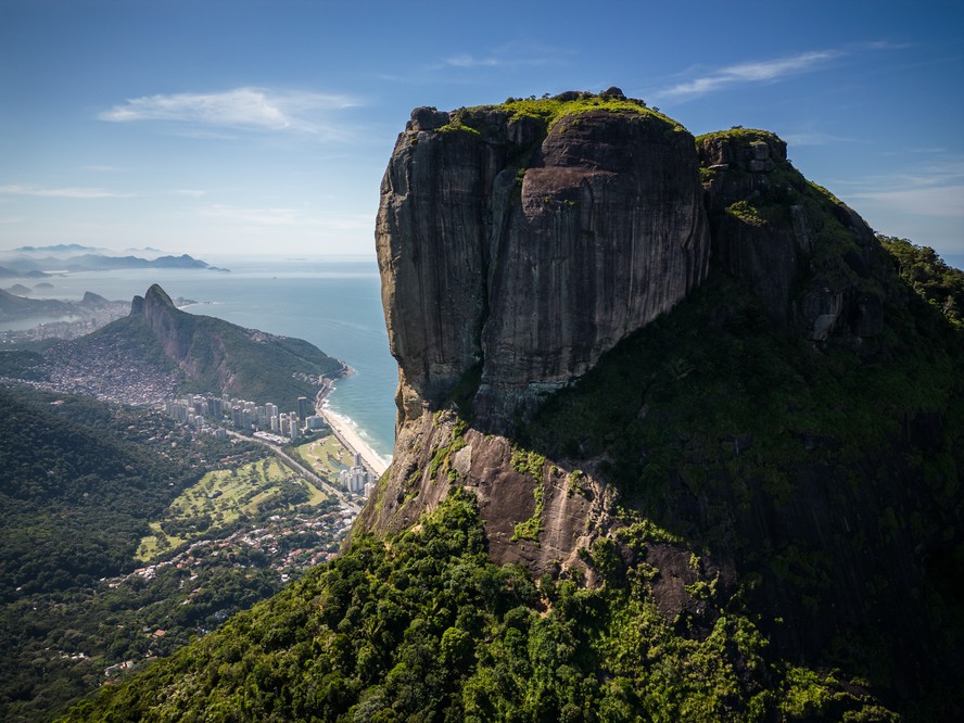 'Inscrições fenícias' na Pedra da Gávea, um dos mistérios mais ...