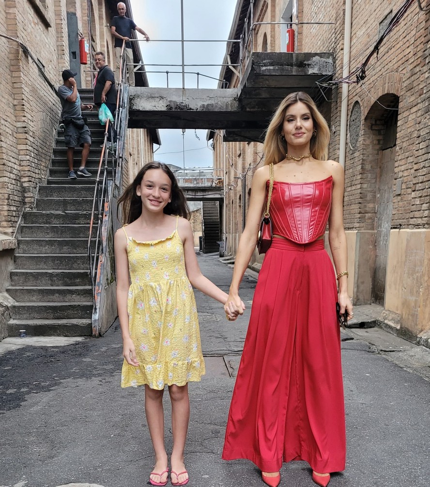 'Beleza fatal': Melissa Sampaio e Camila Queiroz gravam cena do último ...