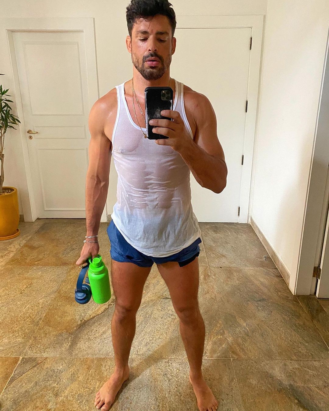 Cauã Reymond surge em primeira imagem como protagonista de série criada ...