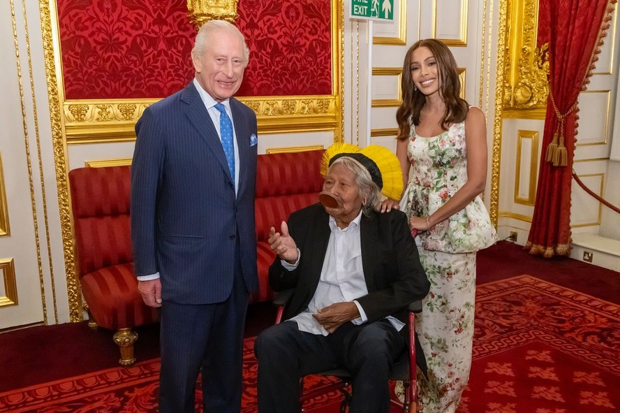 Anitta dá detalhes sobre encontro com Rei Charles III em Londres ...