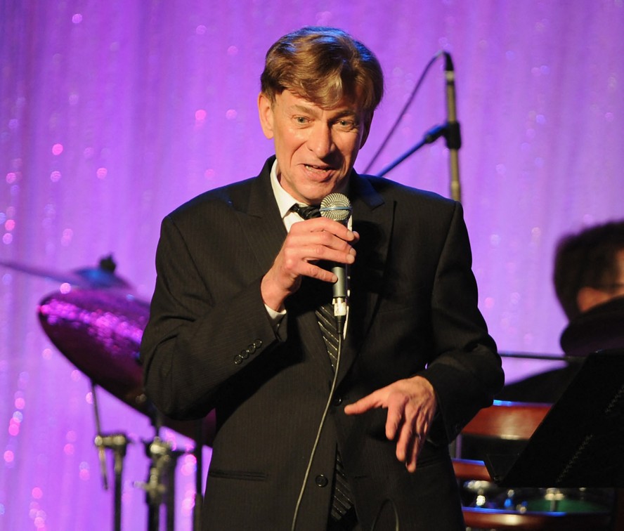 Morre Bobby Caldwell, cantor de ‘What you won’t do for love’, aos 71 anos