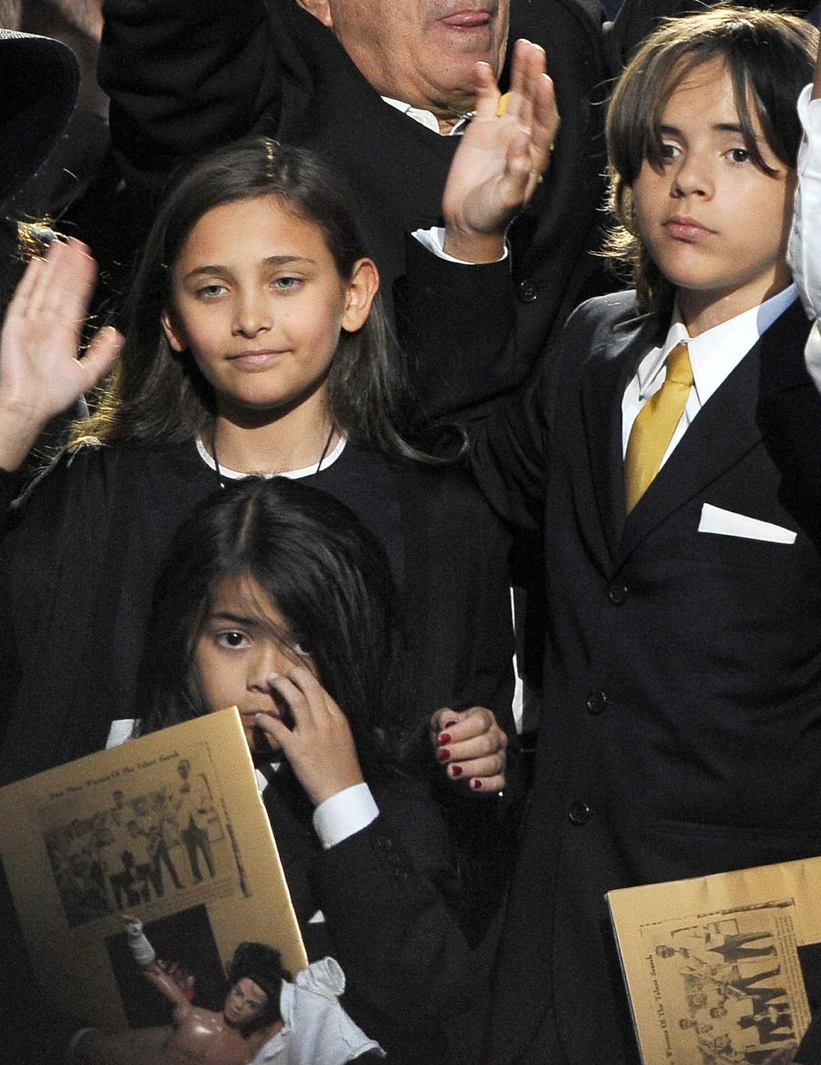 Vida reclusa e carreira artística: como estão hoje os filhos de Michael Jackson?