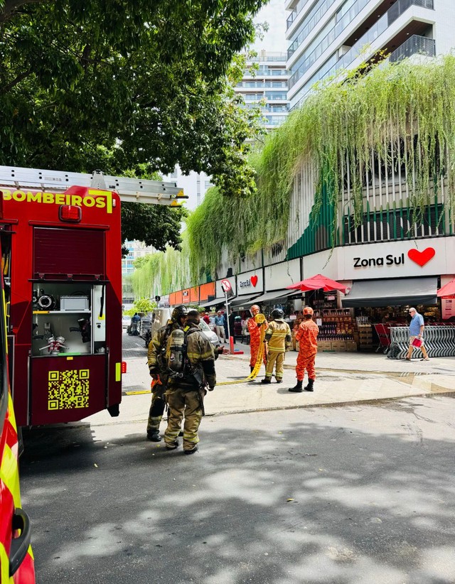 Incêndio atinge cozinha de mercado no Largo do Machado e bombeiros são ...