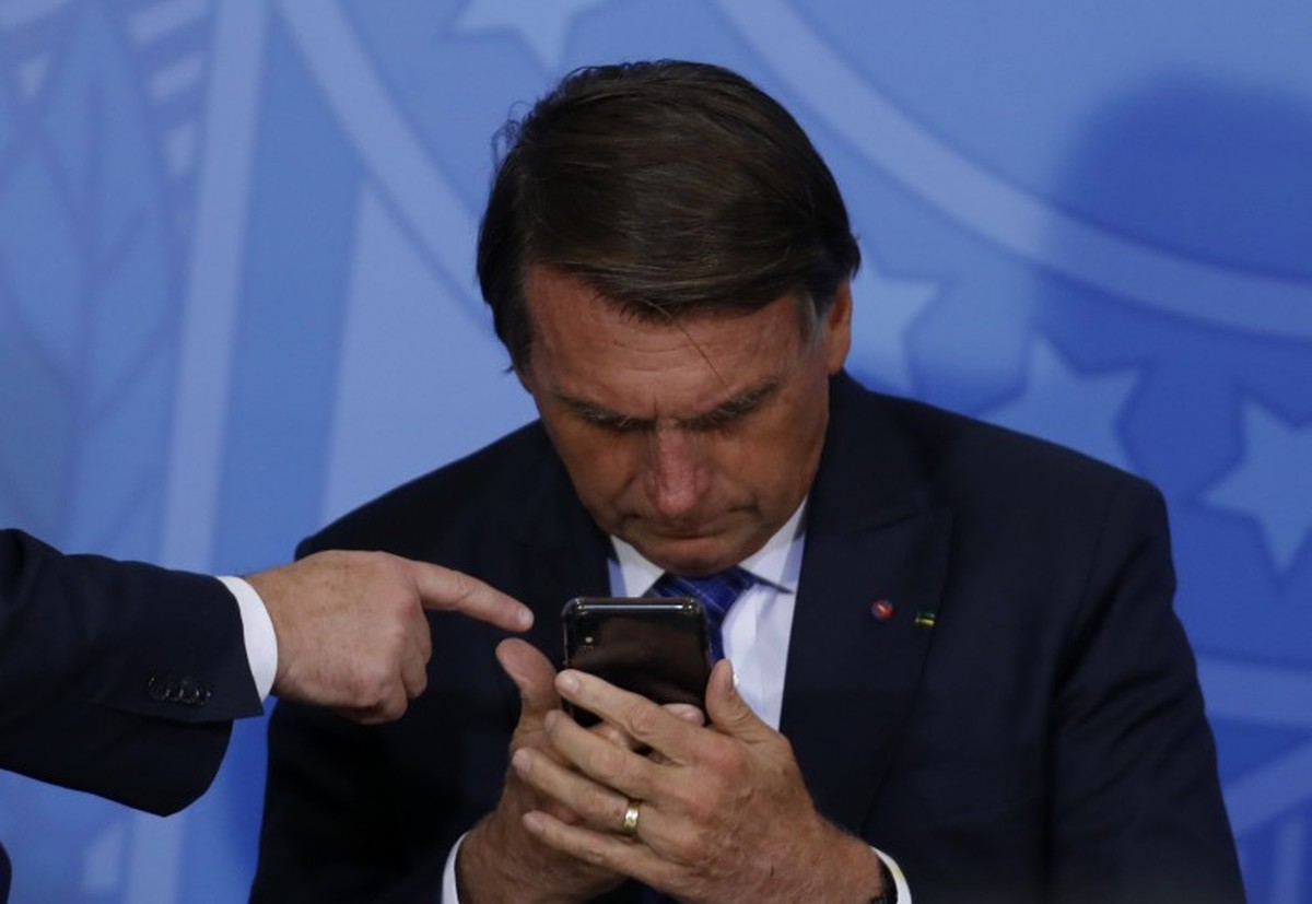 Bolsonaro mantém fôlego no 'zap' e recompõe canal apagado no app