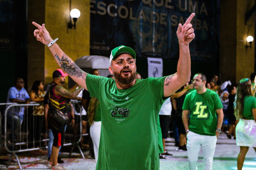 Imperatriz Leopoldinense anuncia permanência do carnavalesco Leandro ...