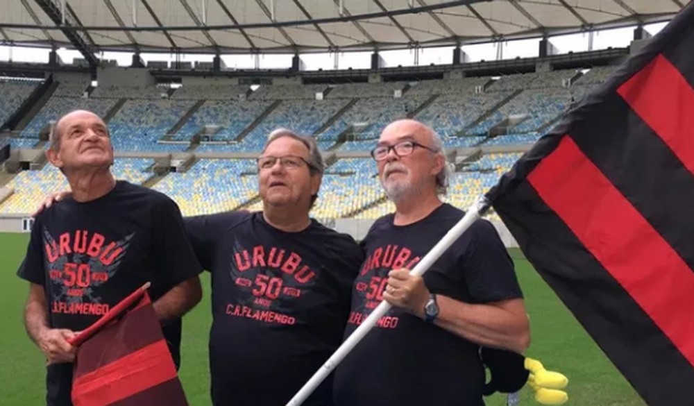 Como urubu virou mascote do Flamengo após voo histórico no Maracanã, há ...