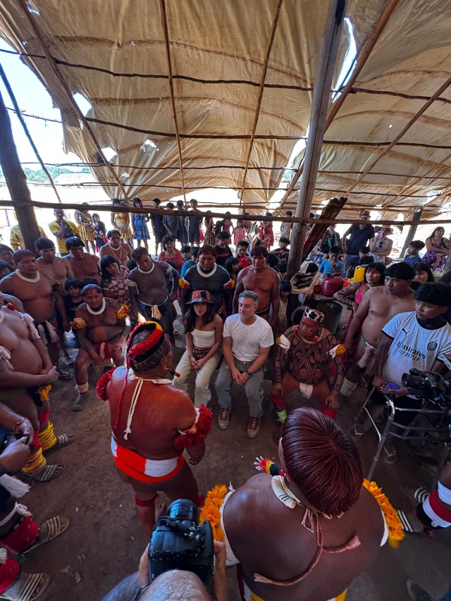 Entenda o ritual Kuarup que Anitta participou no Xingu