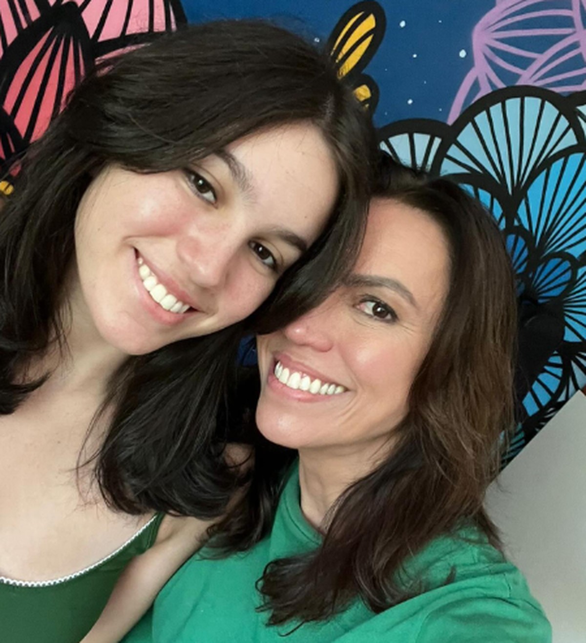 Ana Paula Araujo celebra os 18 anos da filha e seguidores se ...