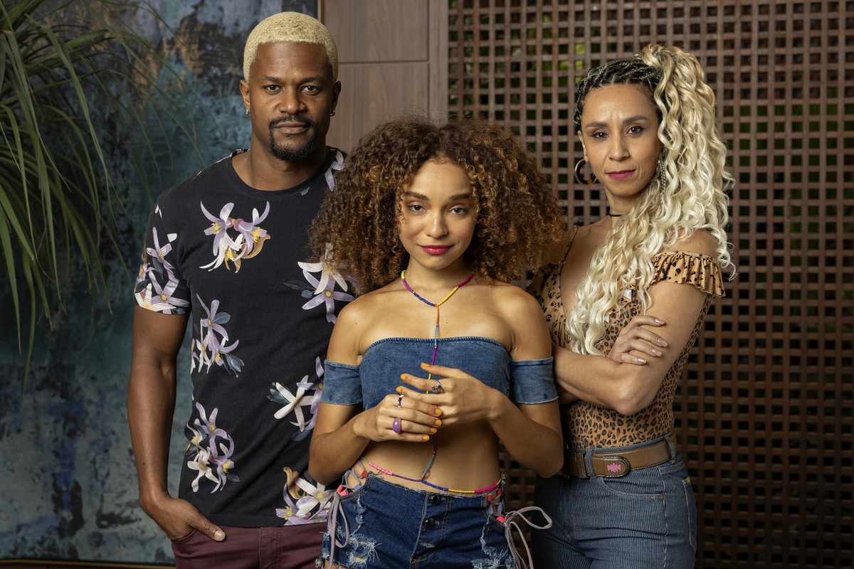 Confira a primeira imagem de Thalita Carauta, David Junior e Gi Fernandes para "Mania de Você ...