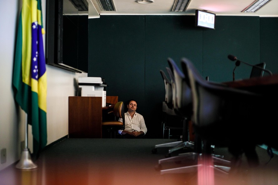 Glauber Braga termina greve de fome após acordo com Motta